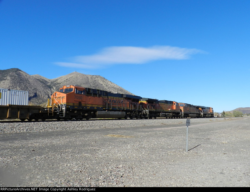 BNSF 7050